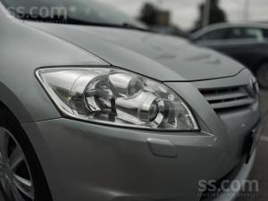 Grey Toyota Auris 2011 in Riga, with an engine capacity of 1.40 L and mileage of 271 thousand km for 3499 €, photo 8 on AUTOMOTO.COM.LV