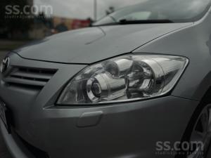 Grey Toyota Auris 2011 in Riga, with an engine capacity of 1.40 L and mileage of 271 thousand km for 3499 €, photo 9 on AUTOMOTO.COM.LV