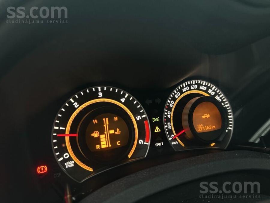Grey Toyota Auris 2011 in Riga, with an engine capacity of 1.40 L and mileage of 271 thousand km for 3499 €, photo 13 on AUTOMOTO.COM.LV