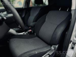 Grey Toyota Auris 2011 in Riga, with an engine capacity of 1.40 L and mileage of 271 thousand km for 3499 €, photo 15 on AUTOMOTO.COM.LV