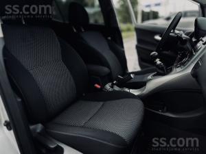 Grey Toyota Auris 2011 in Riga, with an engine capacity of 1.40 L and mileage of 271 thousand km for 3499 €, photo 16 on AUTOMOTO.COM.LV