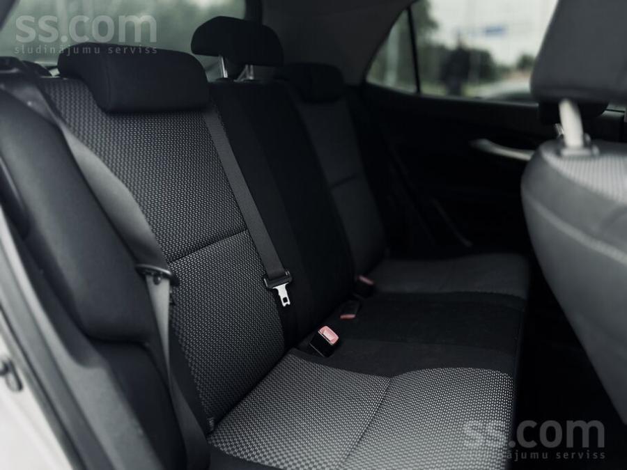 Grey Toyota Auris 2011 in Riga, with an engine capacity of 1.40 L and mileage of 271 thousand km for 3499 €, photo 18 on AUTOMOTO.COM.LV