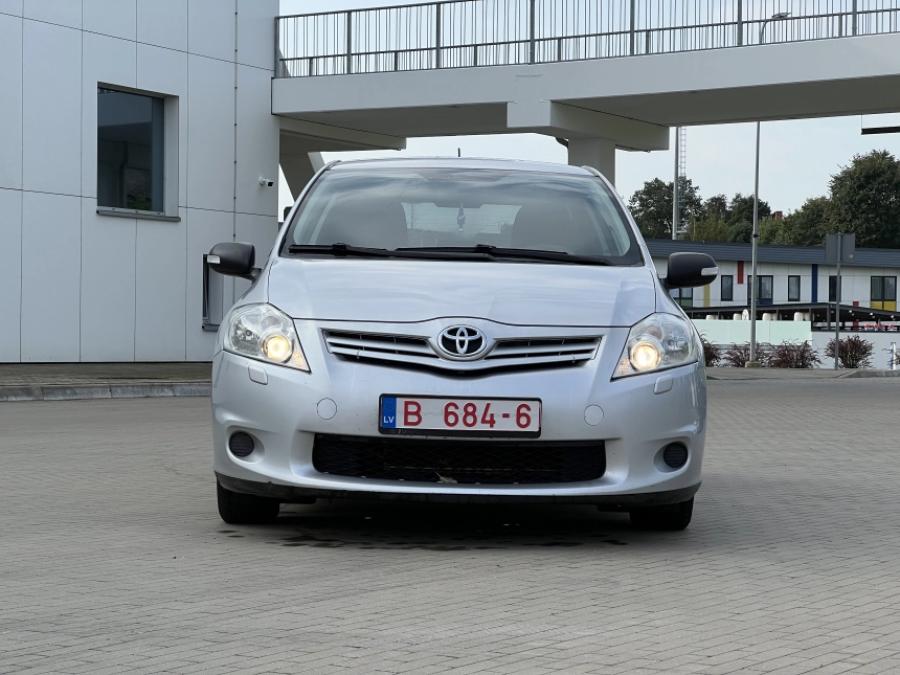 Pelēks Toyota Auris 2011 Rīga, ar dzinēja tilpumu 1.40 L un nobraukumu 317 tūkst. km par 3440 €, foto 1 vietnē AUTOMOTO.COM.LV