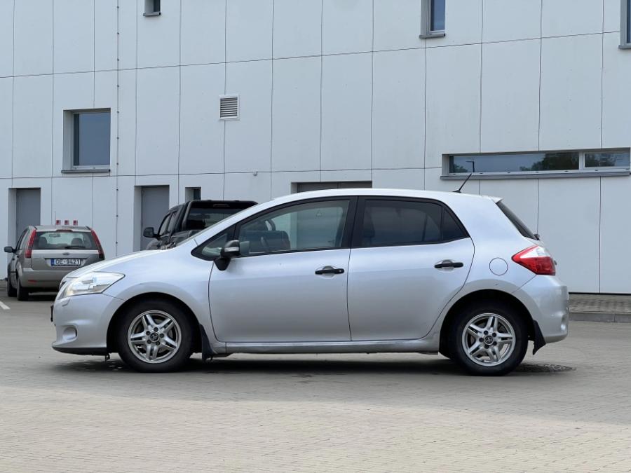 Pelēks Toyota Auris 2011 Rīga, ar dzinēja tilpumu 1.40 L un nobraukumu 317 tūkst. km par 3440 €, foto 4 vietnē AUTOMOTO.COM.LV
