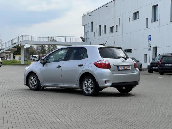 Grey Toyota Auris 2011 in Riga, with an engine capacity of 1.40 L and mileage of 317 thousand km for 3440 €, photo 4 on AUTOMOTO.COM.LV