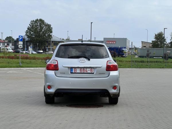 Grey Toyota Auris 2011 in Riga, with an engine capacity of 1.40 L and mileage of 317 thousand km for 3440 €, photo 5 on AUTOMOTO.COM.LV
