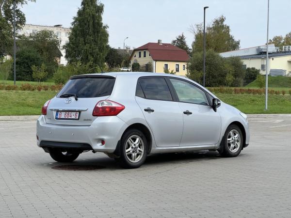 Grey Toyota Auris 2011 in Riga, with an engine capacity of 1.40 L and mileage of 317 thousand km for 3440 €, photo 6 on AUTOMOTO.COM.LV