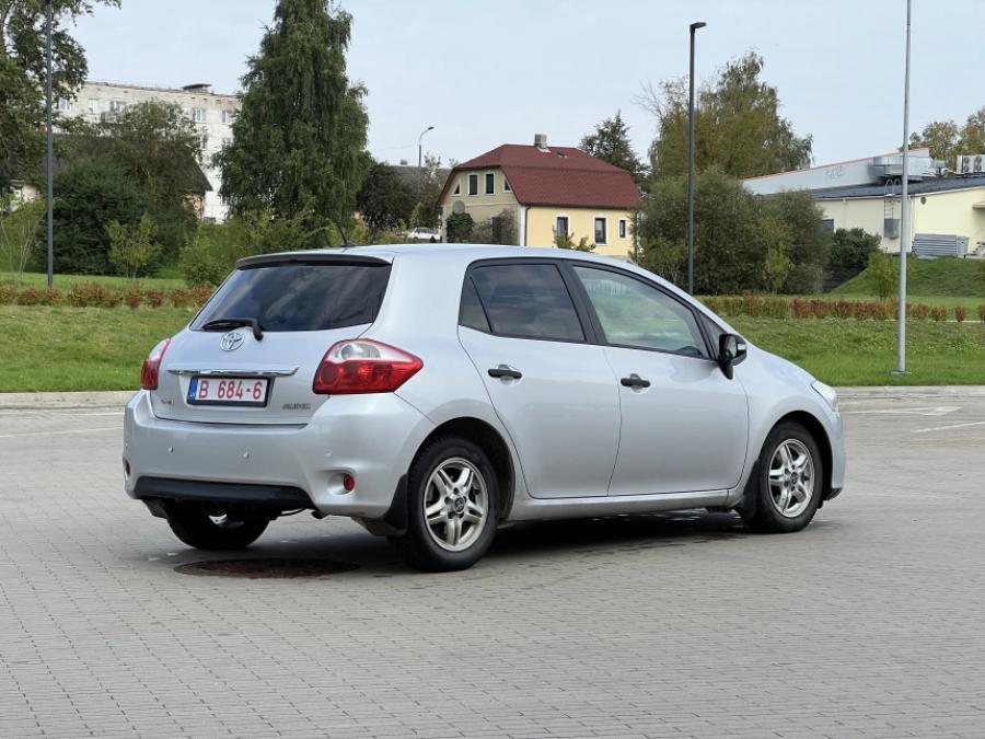 Pelēks Toyota Auris 2011 Rīga, ar dzinēja tilpumu 1.40 L un nobraukumu 317 tūkst. km par 3440 €, foto 7 vietnē AUTOMOTO.COM.LV