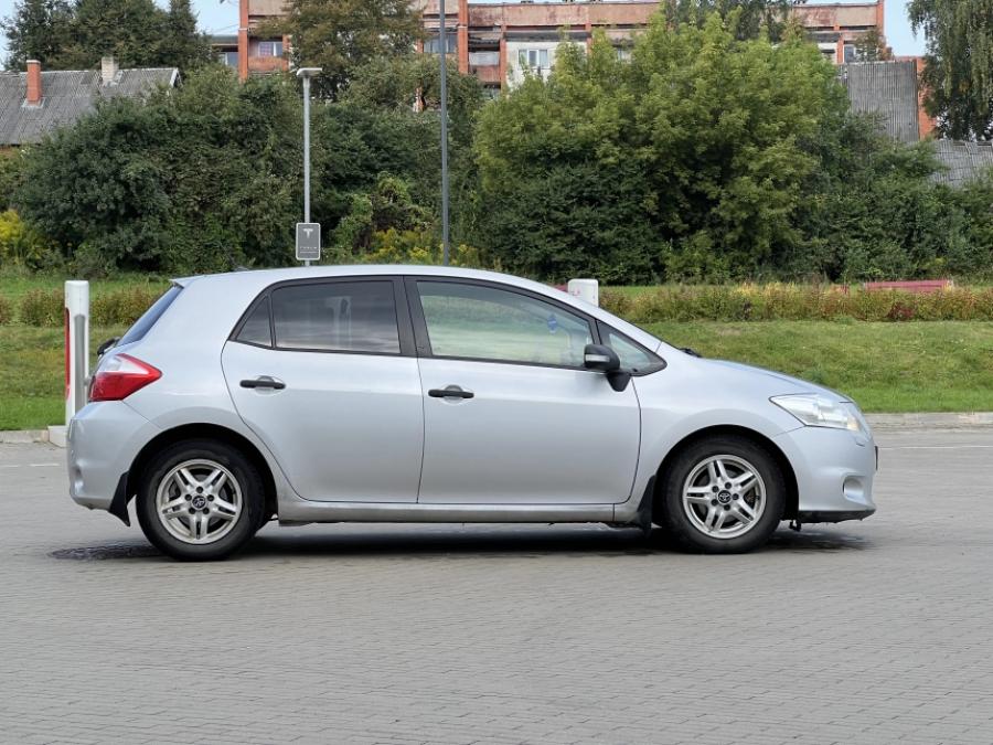 Pelēks Toyota Auris 2011 Rīga, ar dzinēja tilpumu 1.40 L un nobraukumu 317 tūkst. km par 3440 €, foto 8 vietnē AUTOMOTO.COM.LV