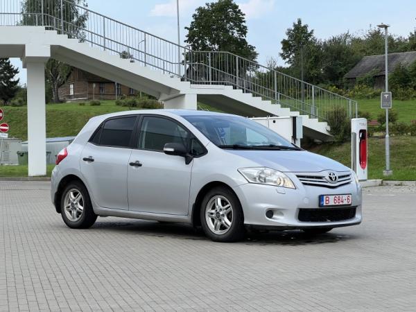 Grey Toyota Auris 2011 in Riga, with an engine capacity of 1.40 L and mileage of 317 thousand km for 3440 €, photo 8 on AUTOMOTO.COM.LV