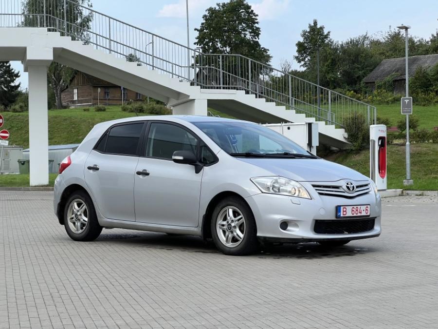 Pelēks Toyota Auris 2011 Rīga, ar dzinēja tilpumu 1.40 L un nobraukumu 317 tūkst. km par 3440 €, foto 9 vietnē AUTOMOTO.COM.LV