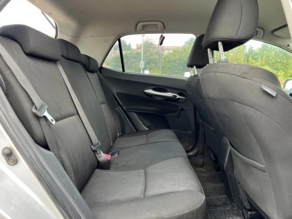 Grey Toyota Auris 2011 in Riga, with an engine capacity of 1.40 L and mileage of 317 thousand km for 3440 €, photo 9 on AUTOMOTO.COM.LV