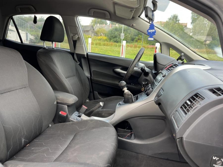 Pelēks Toyota Auris 2011 Rīga, ar dzinēja tilpumu 1.40 L un nobraukumu 317 tūkst. km par 3440 €, foto 12 vietnē AUTOMOTO.COM.LV