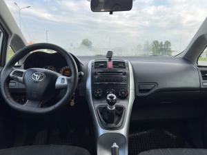 Pelēks Toyota Auris 2011 Rīga, ar dzinēja tilpumu 1.40 L un nobraukumu 317 tūkst. km par 3440 €, foto 13 vietnē AUTOMOTO.COM.LV