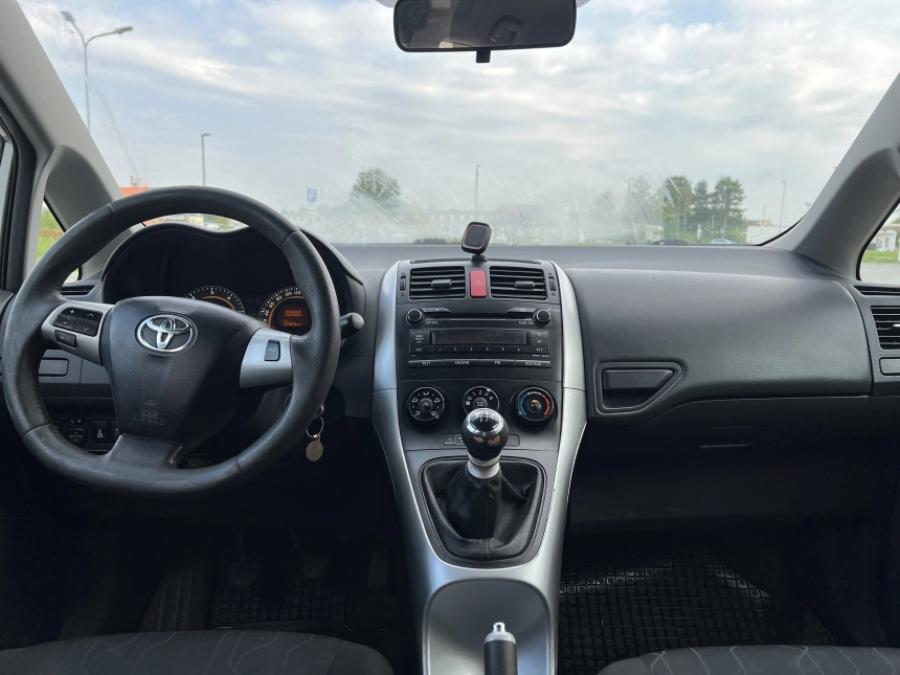 Pelēks Toyota Auris 2011 Rīga, ar dzinēja tilpumu 1.40 L un nobraukumu 317 tūkst. km par 3440 €, foto 13 vietnē AUTOMOTO.COM.LV