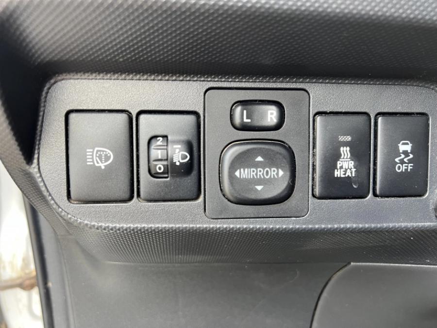 Pelēks Toyota Auris 2011 Rīga, ar dzinēja tilpumu 1.40 L un nobraukumu 317 tūkst. km par 3440 €, foto 14 vietnē AUTOMOTO.COM.LV