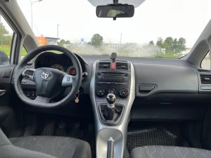 Pelēks Toyota Auris 2011 Rīga, ar dzinēja tilpumu 1.40 L un nobraukumu 317 tūkst. km par 3440 €, foto 18 vietnē AUTOMOTO.COM.LV