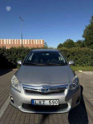 Grey Toyota Auris 2011 in Klaipeda, with an engine capacity of 1.80 L and mileage of 262 thousand km for 4000 €, photo  on AUTOMOTO.COM.LV