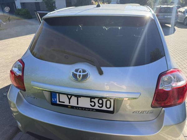 Grey Toyota Auris 2011 in Klaipeda, with an engine capacity of 1.80 L and mileage of 262 thousand km for 4000 €, photo 3 on AUTOMOTO.COM.LV