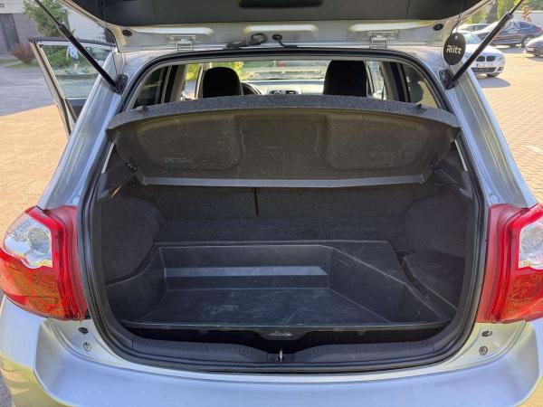 Grey Toyota Auris 2011 in Klaipeda, with an engine capacity of 1.80 L and mileage of 262 thousand km for 4000 €, photo 4 on AUTOMOTO.COM.LV