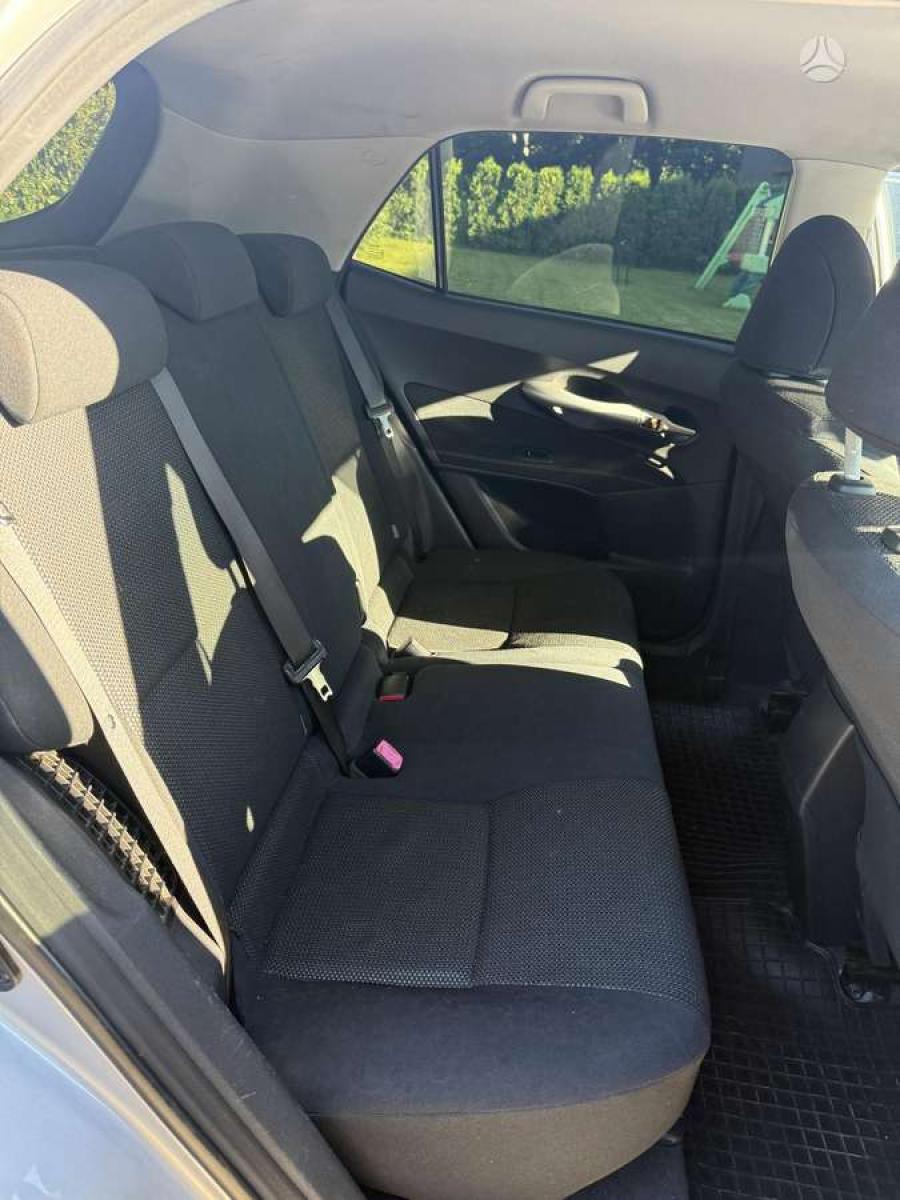 Серый Тойота Аурис 2011 в Клайпеда, объемом двигателя 1.80 л и пробегом 262 тыс. км за 4000 €, фото 8 на AUTOMOTO.COM.LV