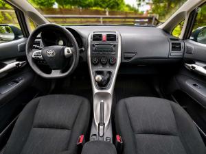 Grey Toyota Auris 2011 in Vilnius, with an engine capacity of 1.60 L and mileage of 233 thousand km for 4790 €, photo 6 on AUTOMOTO.COM.LV