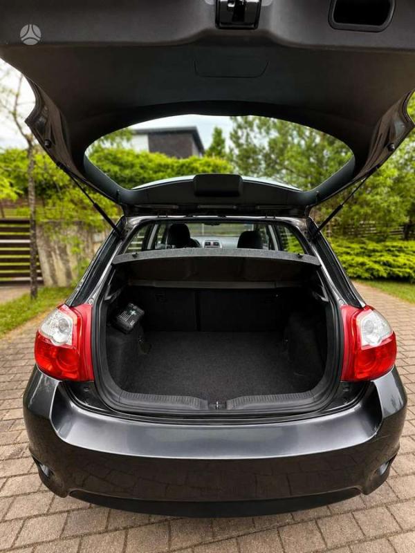 Grey Toyota Auris 2011 in Vilnius, with an engine capacity of 1.60 L and mileage of 233 thousand km for 4790 €, photo 6 on AUTOMOTO.COM.LV