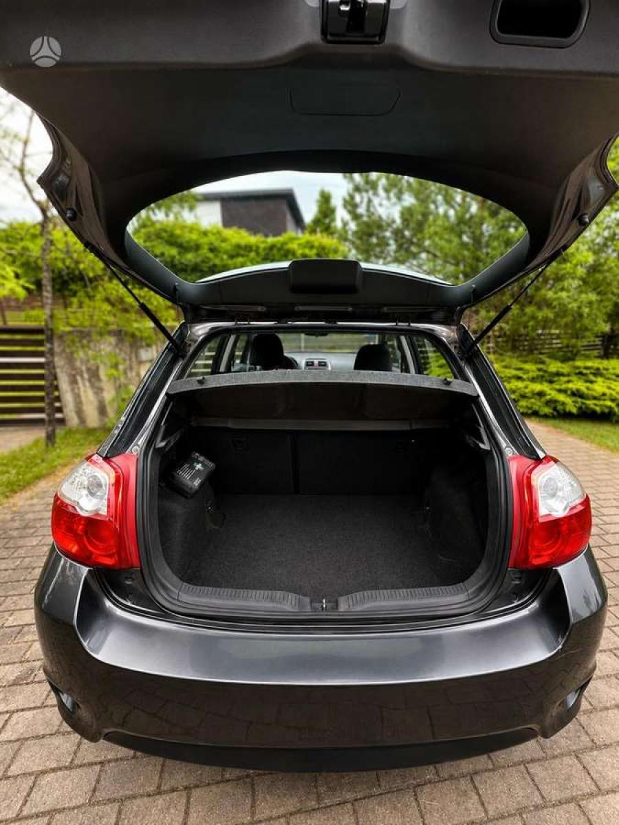 Grey Toyota Auris 2011 in Vilnius, with an engine capacity of 1.60 L and mileage of 233 thousand km for 4790 €, photo 7 on AUTOMOTO.COM.LV