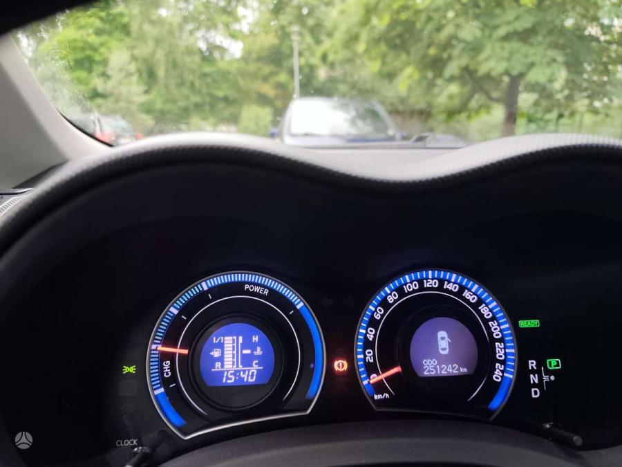 Pelēks Toyota Auris 2011 Viļņa, ar dzinēja tilpumu 1.80 L un nobraukumu 251 tūkst. km par 6100 €, foto 3 vietnē AUTOMOTO.COM.LV