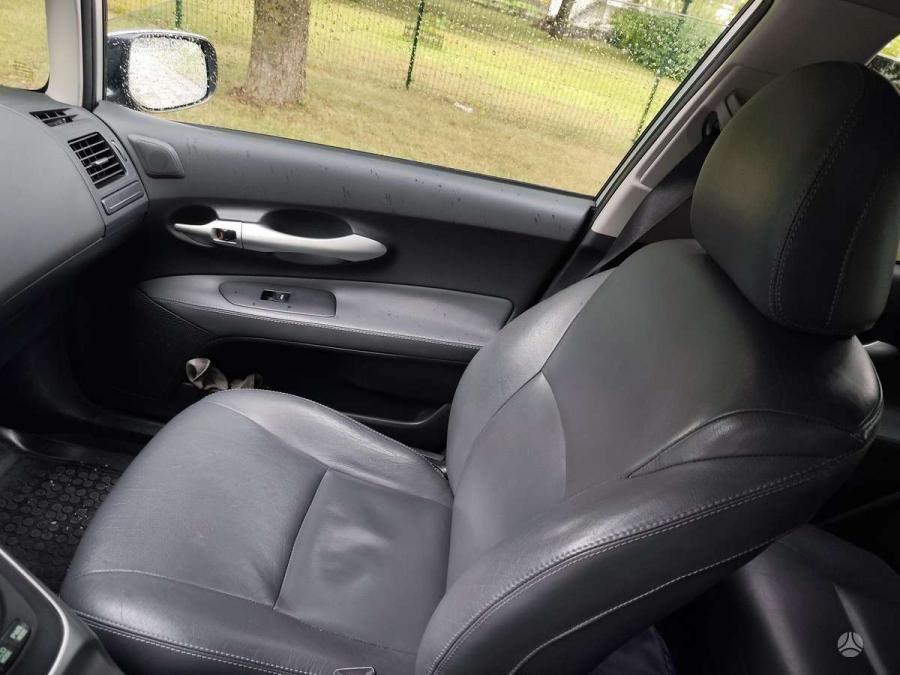 Pelēks Toyota Auris 2011 Viļņa, ar dzinēja tilpumu 1.80 L un nobraukumu 251 tūkst. km par 6100 €, foto 7 vietnē AUTOMOTO.COM.LV