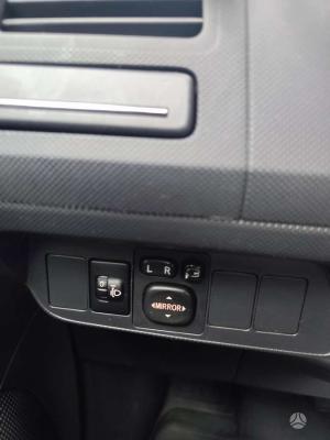 Pelēks Toyota Auris 2011 Viļņa, ar dzinēja tilpumu 1.80 L un nobraukumu 251 tūkst. km par 6100 €, foto 8 vietnē AUTOMOTO.COM.LV