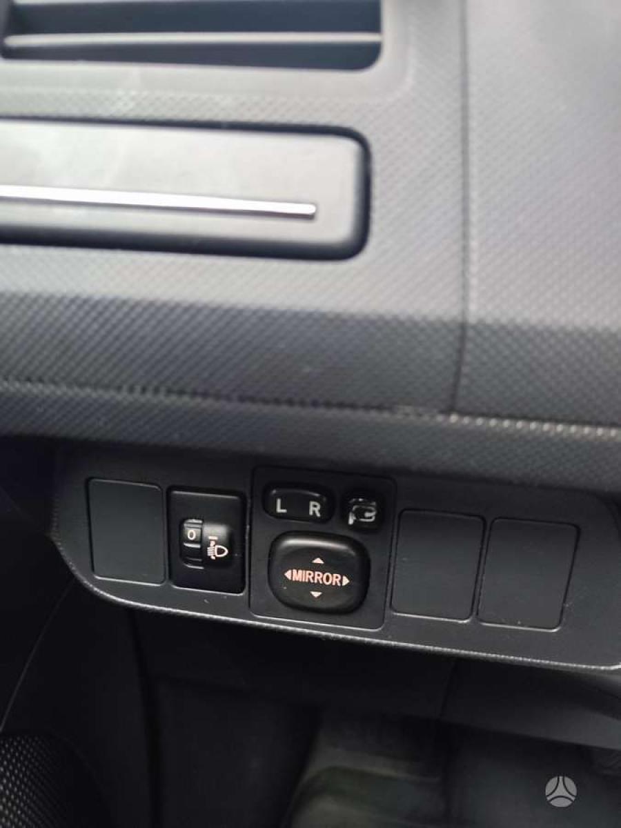 Pelēks Toyota Auris 2011 Viļņa, ar dzinēja tilpumu 1.80 L un nobraukumu 251 tūkst. km par 6100 €, foto 8 vietnē AUTOMOTO.COM.LV