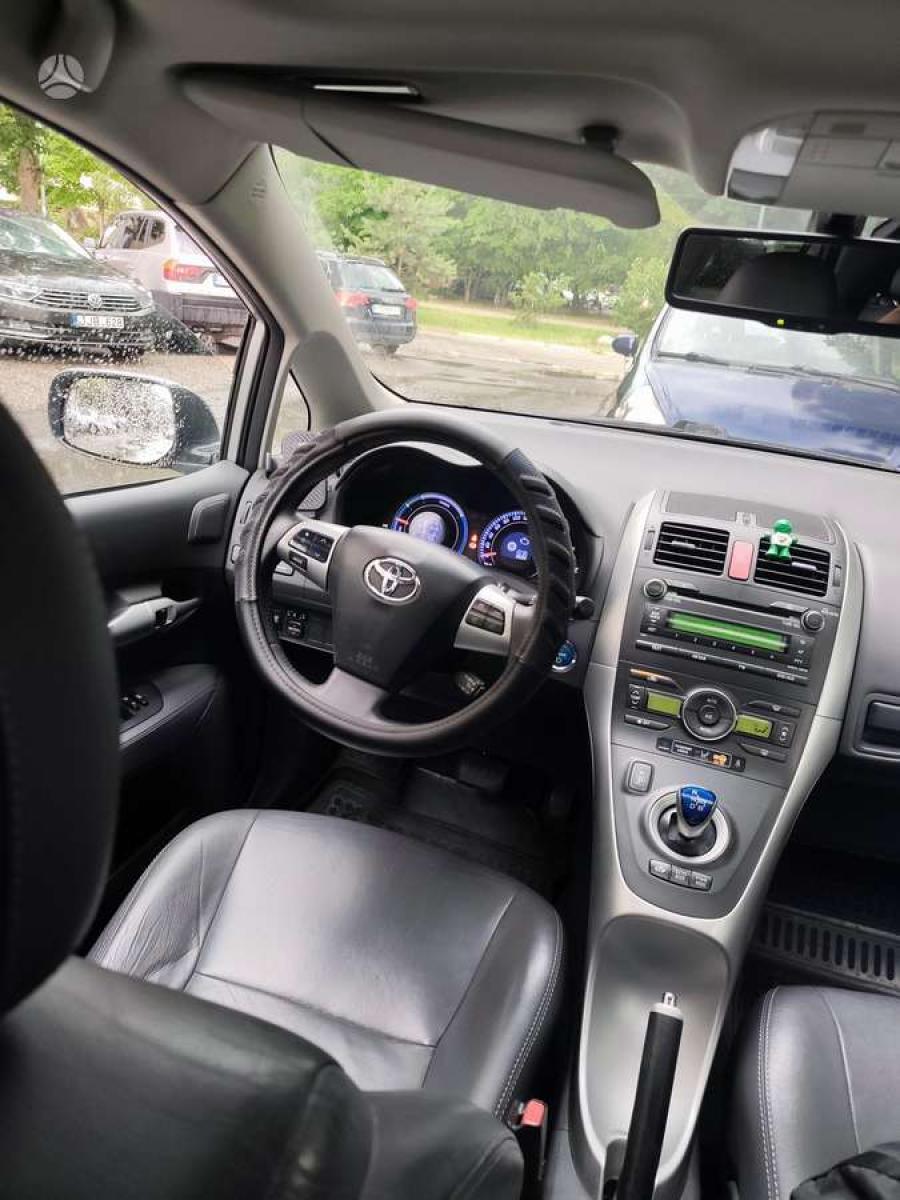 Pelēks Toyota Auris 2011 Viļņa, ar dzinēja tilpumu 1.80 L un nobraukumu 251 tūkst. km par 6100 €, foto 13 vietnē AUTOMOTO.COM.LV