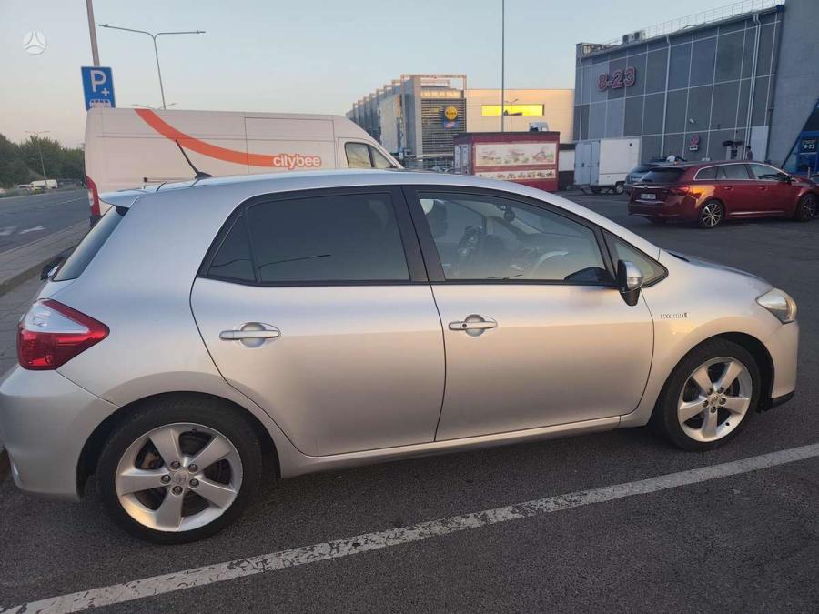 Pelēks Toyota Auris 2011 Viļņa, ar dzinēja tilpumu 1.80 L un nobraukumu 251 tūkst. km par 6100 €, foto 19 vietnē AUTOMOTO.COM.LV