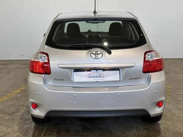 Pelēks Toyota Auris 2011 Limbaži, ar dzinēja tilpumu 2.00 L un nobraukumu 263 tūkst. km par 4850 €, foto 5 vietnē AUTOMOTO.COM.LV