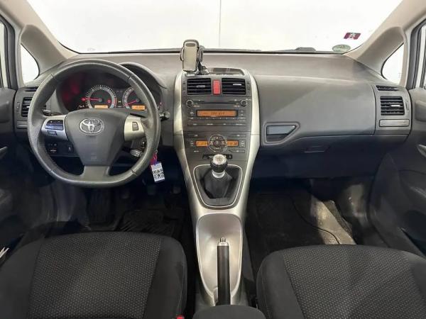 Pelēks Toyota Auris 2011 Limbaži, ar dzinēja tilpumu 2.00 L un nobraukumu 263 tūkst. km par 4850 €, foto 7 vietnē AUTOMOTO.COM.LV