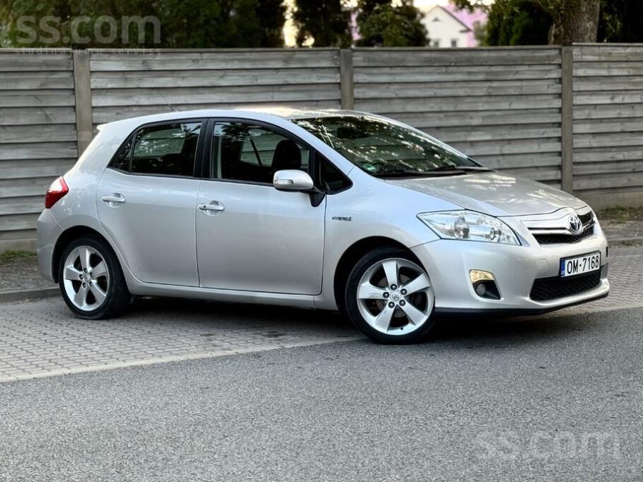Pelēks Toyota Auris 2011 Jelgava, ar dzinēja tilpumu 1.80 L un nobraukumu 159 tūkst. km par 7200 €, foto 3 vietnē AUTOMOTO.COM.LV