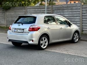 Pelēks Toyota Auris 2011 Jelgava, ar dzinēja tilpumu 1.80 L un nobraukumu 159 tūkst. km par 7200 €, foto 10 vietnē AUTOMOTO.COM.LV