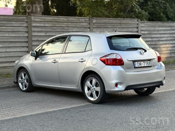 Grey Toyota Auris 2011 in Jelgava, with an engine capacity of 1.80 L and mileage of 159 thousand km for 7200 €, photo 10 on AUTOMOTO.COM.LV