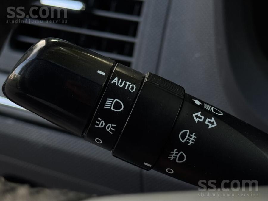Pelēks Toyota Auris 2011 Jelgava, ar dzinēja tilpumu 1.80 L un nobraukumu 159 tūkst. km par 7200 €, foto 20 vietnē AUTOMOTO.COM.LV