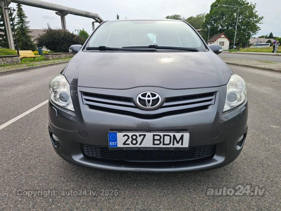 Pelēks Toyota Auris 2011 Paide, ar dzinēja tilpumu 1.60 L un nobraukumu 190 tūkst. km par 4990 €, foto 3 vietnē AUTOMOTO.COM.LV