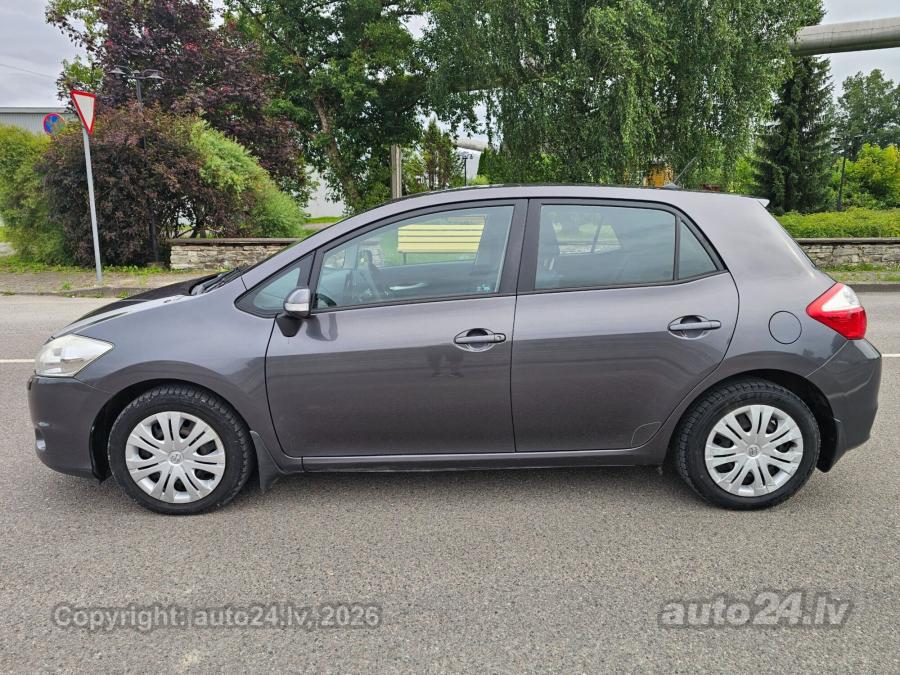 Pelēks Toyota Auris 2011 Paide, ar dzinēja tilpumu 1.60 L un nobraukumu 190 tūkst. km par 4990 €, foto 4 vietnē AUTOMOTO.COM.LV
