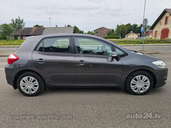 Pelēks Toyota Auris 2011 Paide, ar dzinēja tilpumu 1.60 L un nobraukumu 190 tūkst. km par 4990 €, foto 7 vietnē AUTOMOTO.COM.LV
