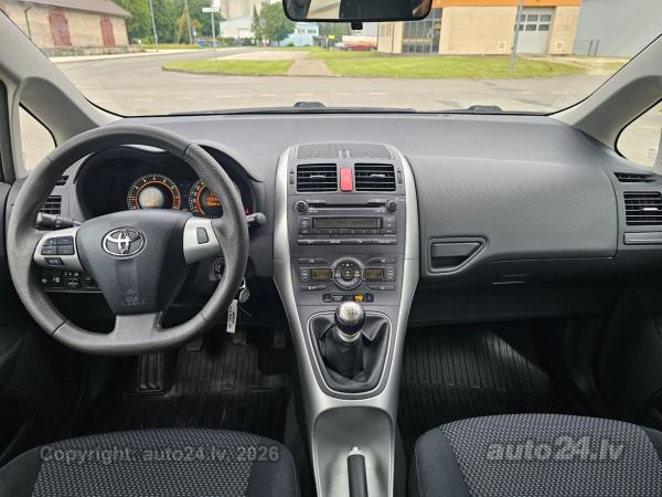 Pelēks Toyota Auris 2011 Paide, ar dzinēja tilpumu 1.60 L un nobraukumu 190 tūkst. km par 4990 €, foto 8 vietnē AUTOMOTO.COM.LV