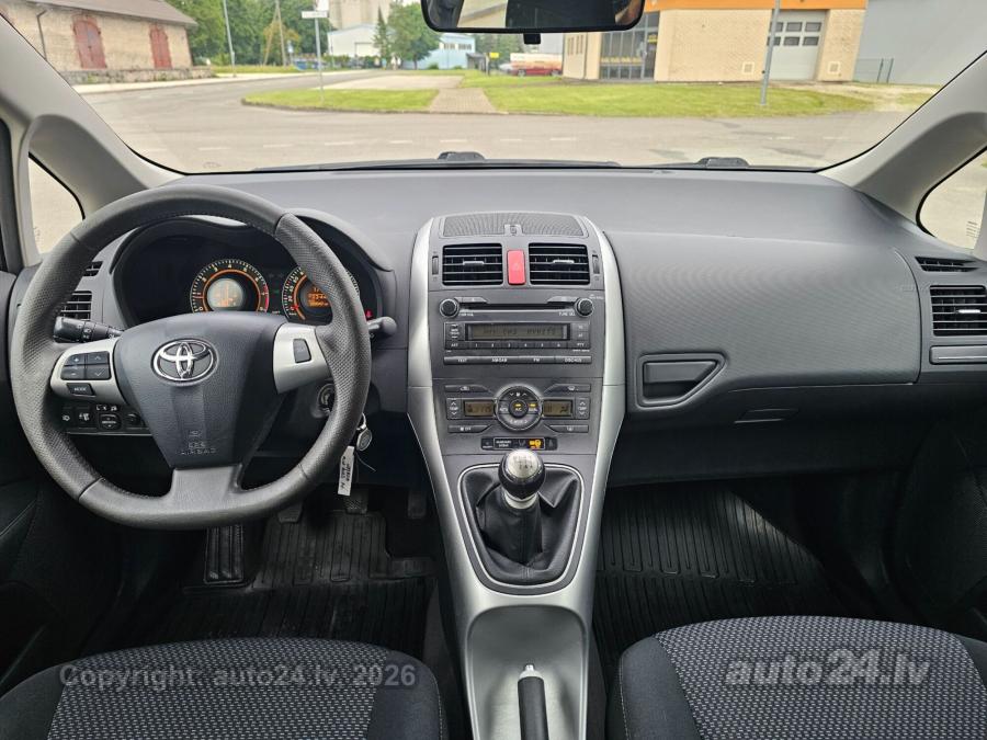 Pelēks Toyota Auris 2011 Paide, ar dzinēja tilpumu 1.60 L un nobraukumu 190 tūkst. km par 4990 €, foto 9 vietnē AUTOMOTO.COM.LV