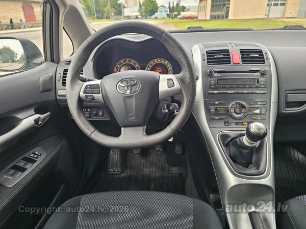 Pelēks Toyota Auris 2011 Paide, ar dzinēja tilpumu 1.60 L un nobraukumu 190 tūkst. km par 4990 €, foto 9 vietnē AUTOMOTO.COM.LV