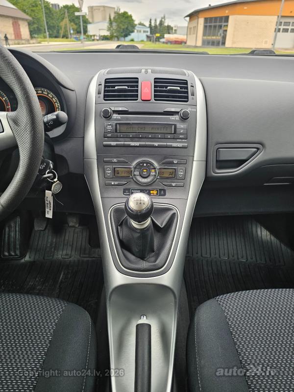Pelēks Toyota Auris 2011 Paide, ar dzinēja tilpumu 1.60 L un nobraukumu 190 tūkst. km par 4990 €, foto 10 vietnē AUTOMOTO.COM.LV