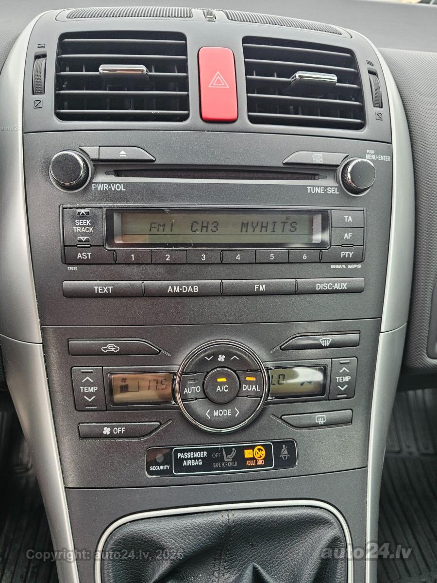 Pelēks Toyota Auris 2011 Paide, ar dzinēja tilpumu 1.60 L un nobraukumu 190 tūkst. km par 4990 €, foto 13 vietnē AUTOMOTO.COM.LV