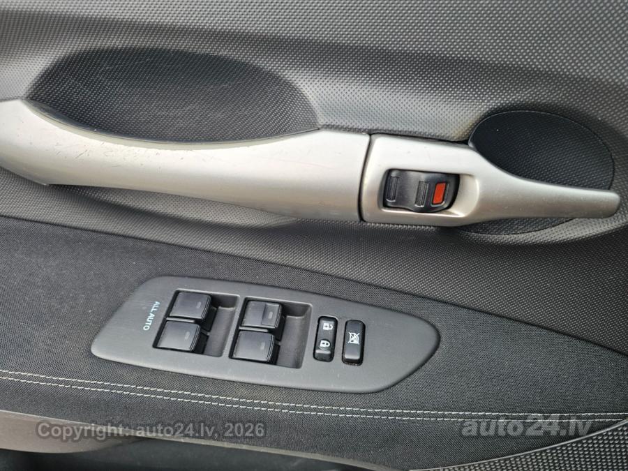 Pelēks Toyota Auris 2011 Paide, ar dzinēja tilpumu 1.60 L un nobraukumu 190 tūkst. km par 4990 €, foto 16 vietnē AUTOMOTO.COM.LV