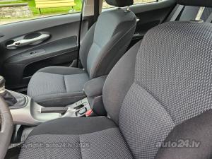 Pelēks Toyota Auris 2011 Paide, ar dzinēja tilpumu 1.60 L un nobraukumu 190 tūkst. km par 4990 €, foto 17 vietnē AUTOMOTO.COM.LV